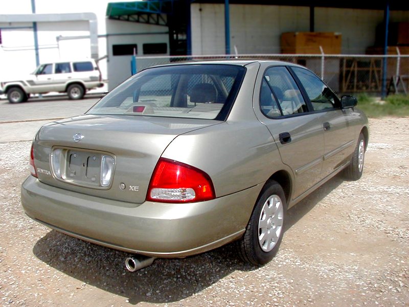 Nissan Sentra XE 1.8 16v --- Sedán 4 puertas