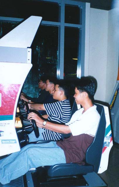 Fritz Mesedilla's Homepage - CS2000 Makati-Greenhills Night Out!