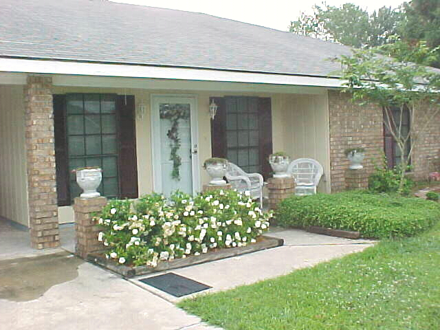 Improving the Curb Appeal on the '80s ranch style house