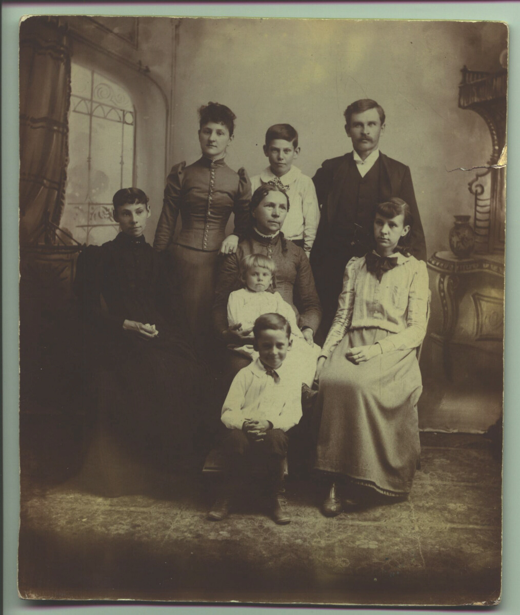 1891 Family Photo, William Henry Roberts photographer