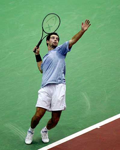 Raemon Sluiter On Court