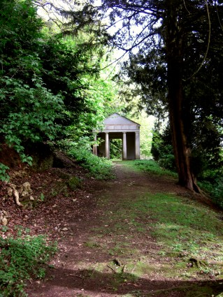 Ten Gothic Gardens - Busbridge Lakes