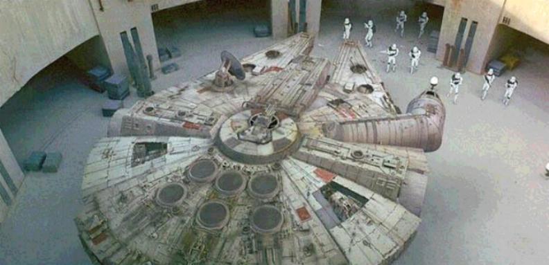 Millenium_Falcon_in_hangar