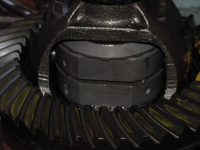 Detroit Locker and LockRight Locker installation in a Ford 9 inch and a ...