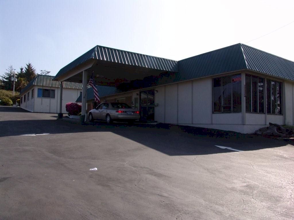 Blue Coast Inn & Suites 1216 CHETCO AVE P