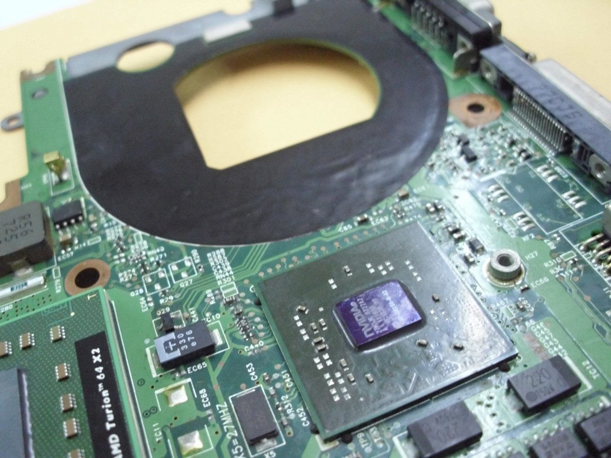 Ensamblaje:Laptop Reballing